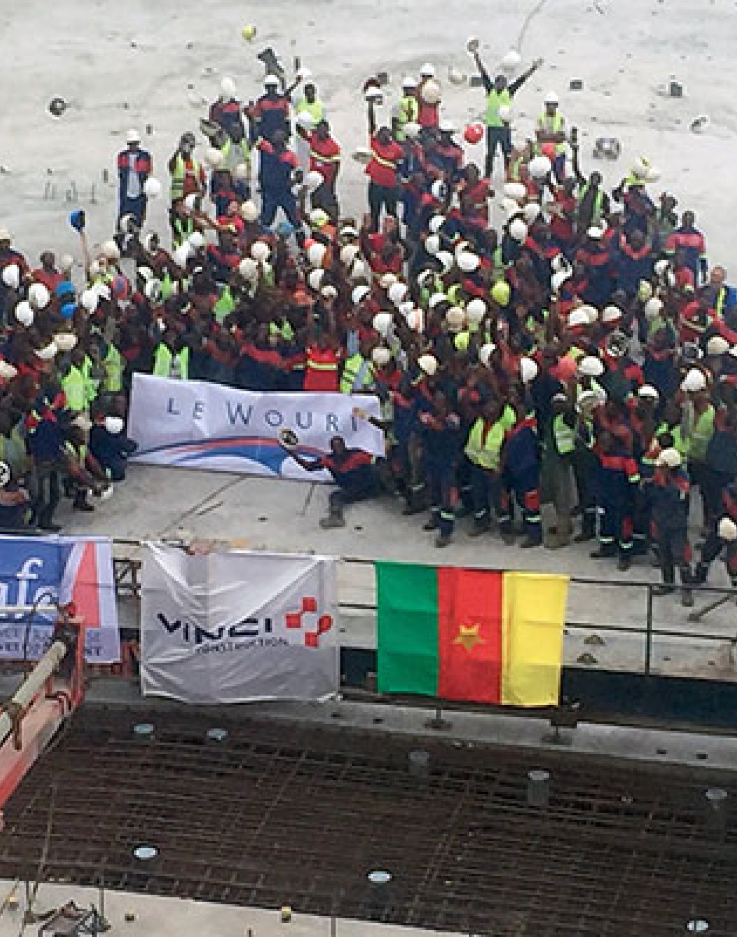 Clavage du pont routier sur le Wouri - VINCI